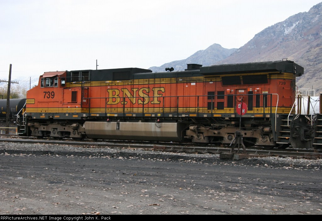 BNSF 739